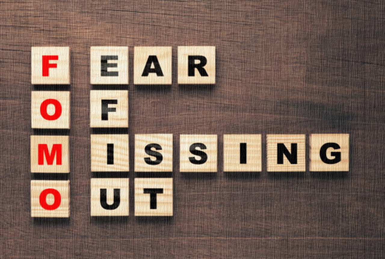 What are FOMO and FUD in Crypto and How to Avoid Them